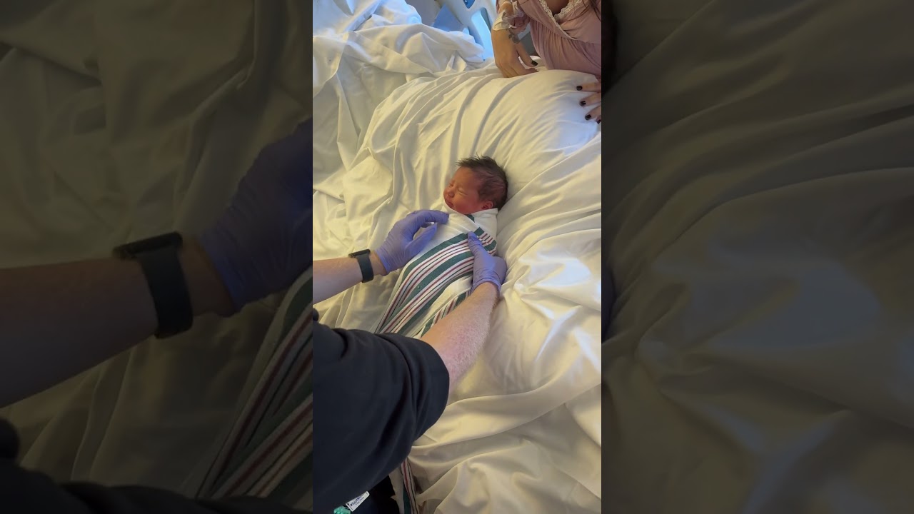 How to perfectly swaddle a baby ..