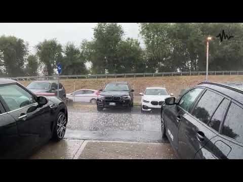 Apocalypse in Italy! Abnormal hail storm destroys cars and rooftops in Milan