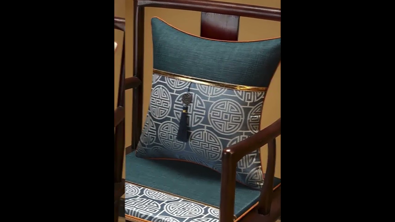 Auspicious Pattern Traditional Chinese Silk Cushion Cover with Pendant