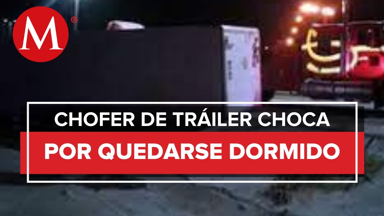 Conductor de un tráiler derriba poste de luz en Iztapalapa