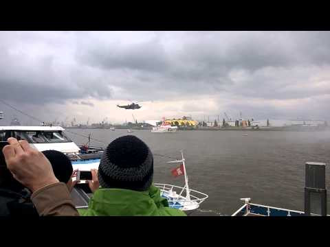 Spectacular approach of Sikorsky SH-3 Sea King Helicopter
