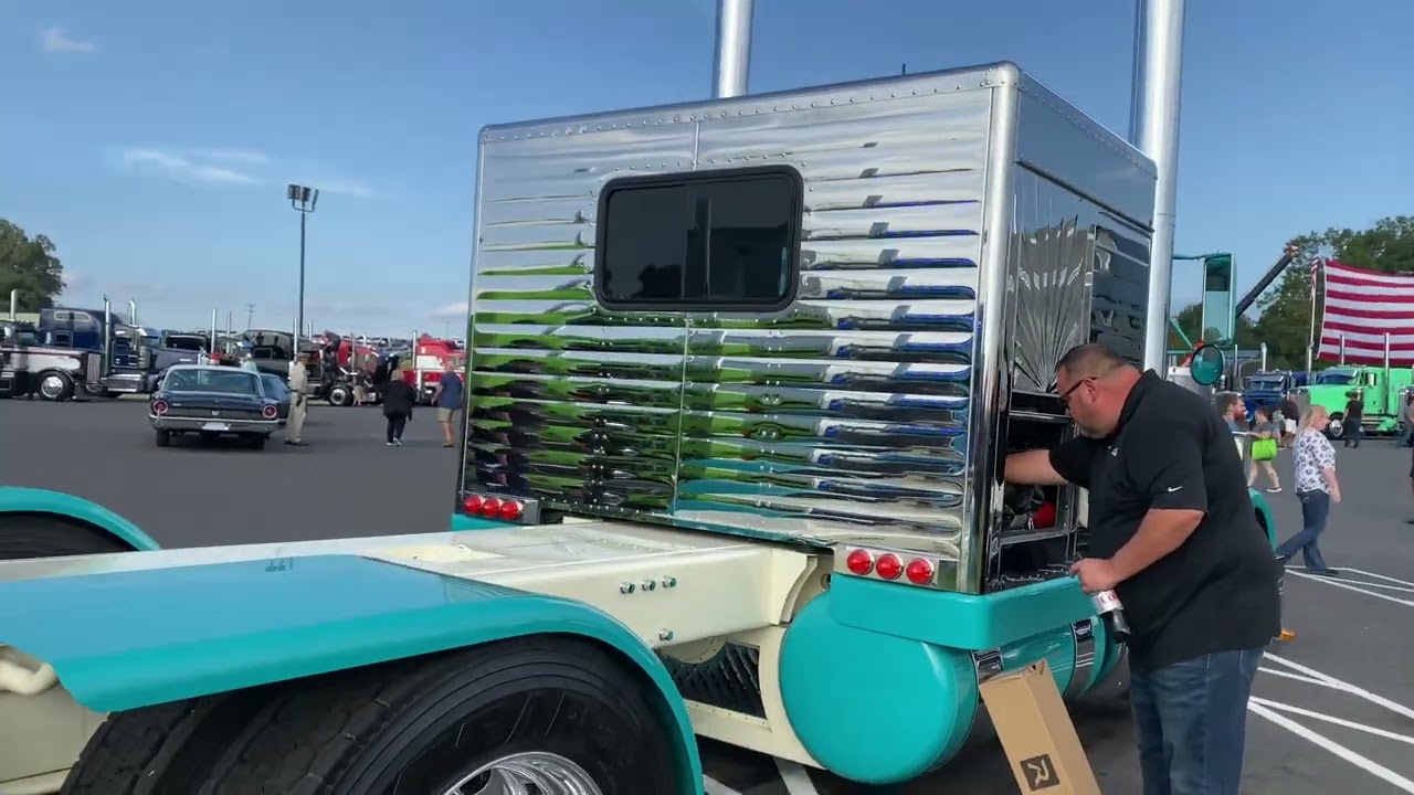 Peterbilt 351 with a 260 wheelbase
