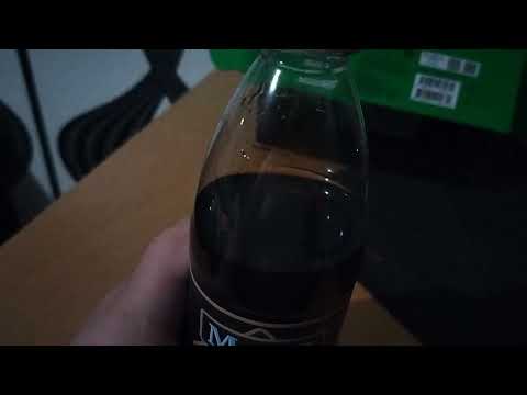 Juoman maistelu video M.A.C. Black Orange cola