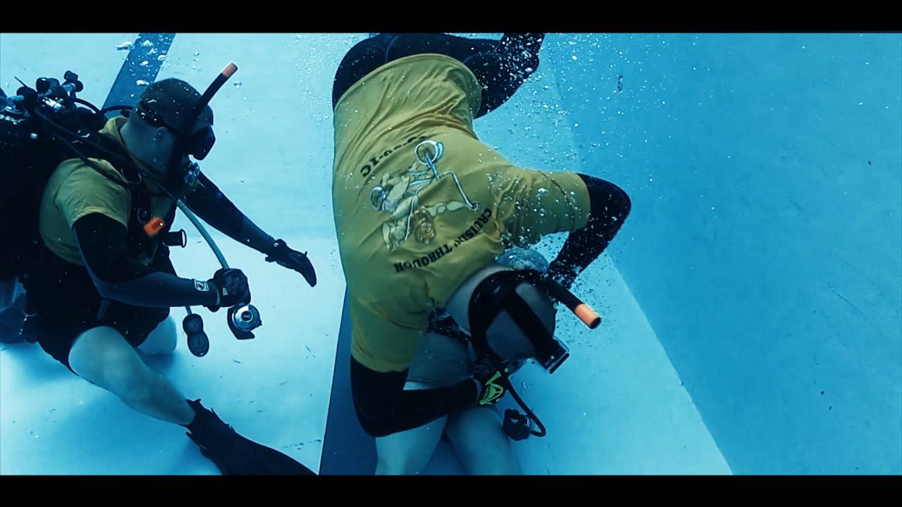 U.S NAVY DEEP SEA DIVERS