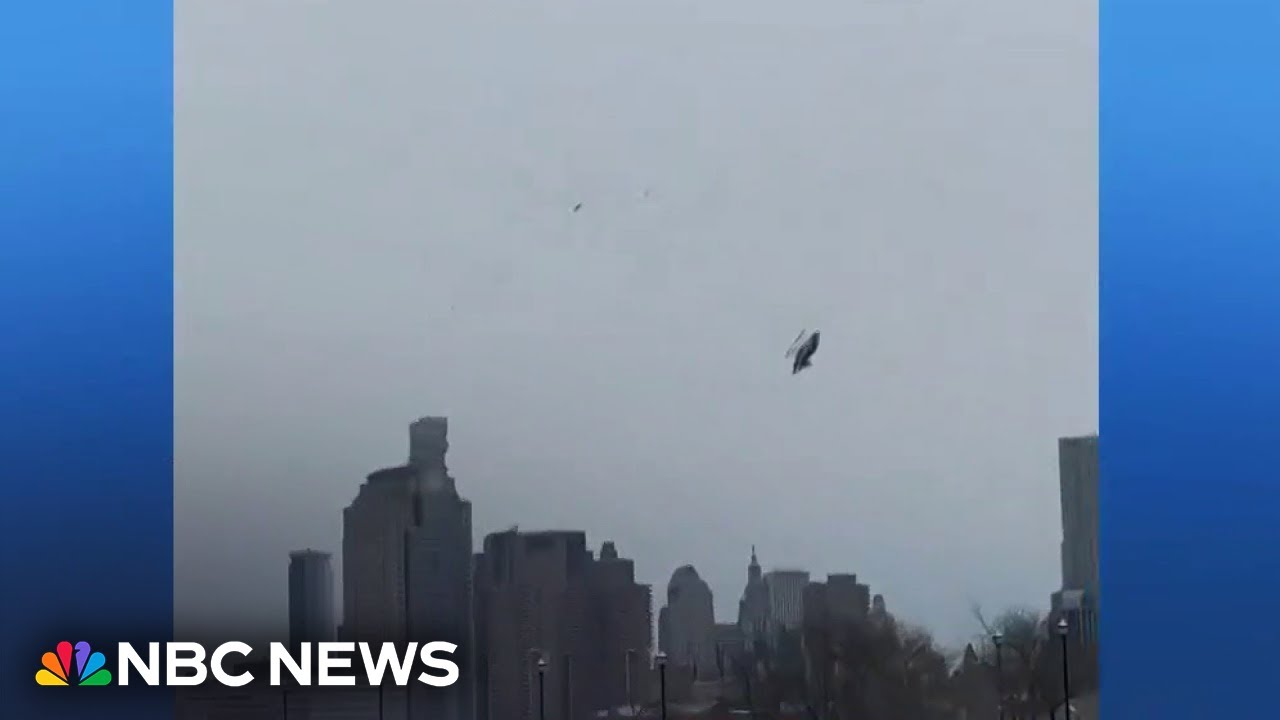 Video shows moment helicopter crashes into Hudson River