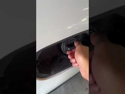 Mercedes With A Loose Gas Cap Will Cause Check Engine Light To Turn On? #cartrouble #mercedes