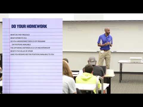 Recruiter Preps First-Year Engineering Students for Industrial Roundtable