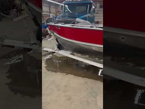 1983 Lund Tyee 5.3. 18ft. Runs. Minnkota autopilot. Minnkota maxxum ...
