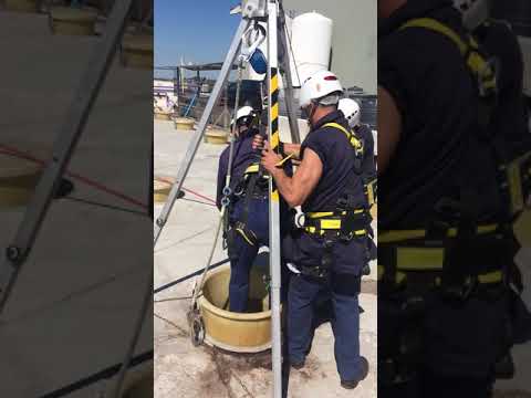 ¿COMO SE REALIZA UNA RESCATE EN ESPACIOS CONFINADOS?