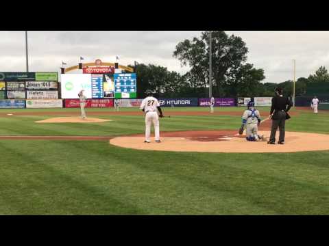Miguel Andujar extends his hitting streak to 14 games in his first at-bat Tuesday night