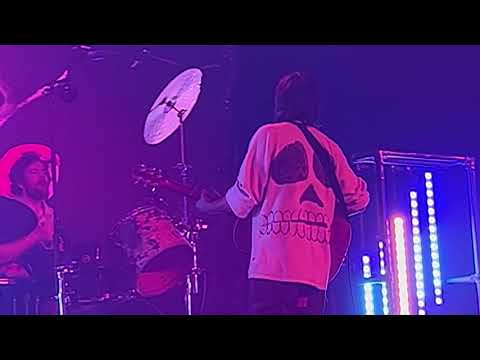 alex g - runner (live)