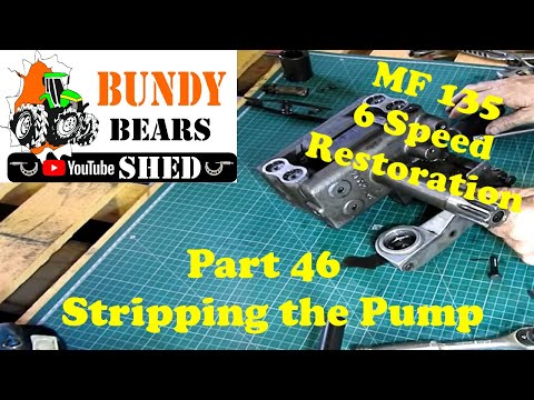 MF135 6 Speed Restoration #46 Dismantling the Hydraulic Pump