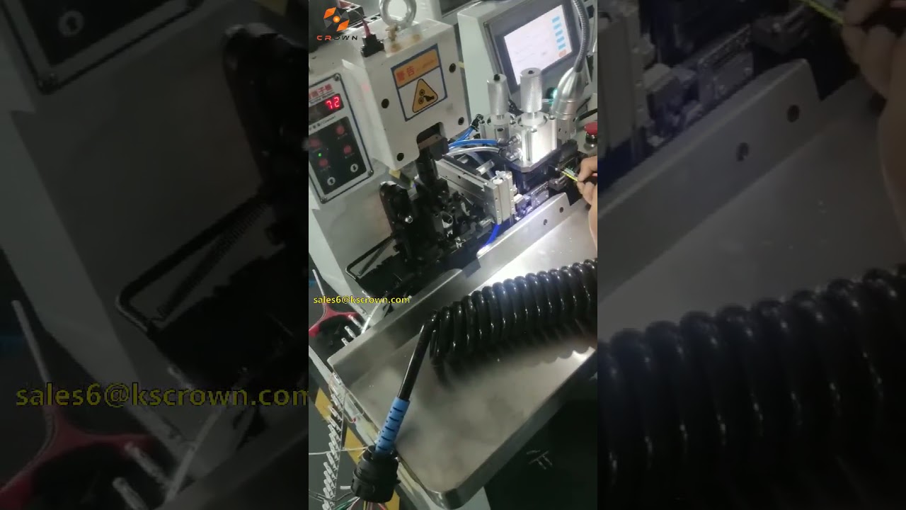 Multi-core cable stripping crimping machine