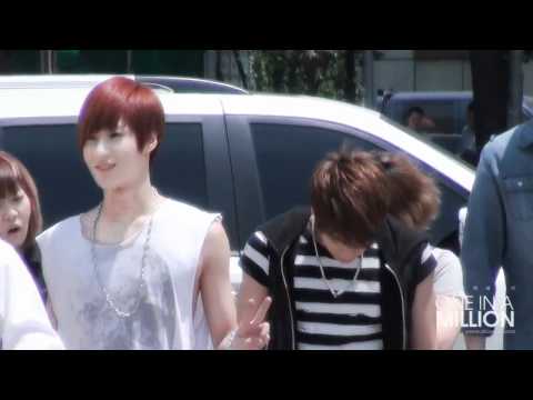 [HD][FC][110528] SHINee JongHyun - Much Eye Contact @ Walking Festival