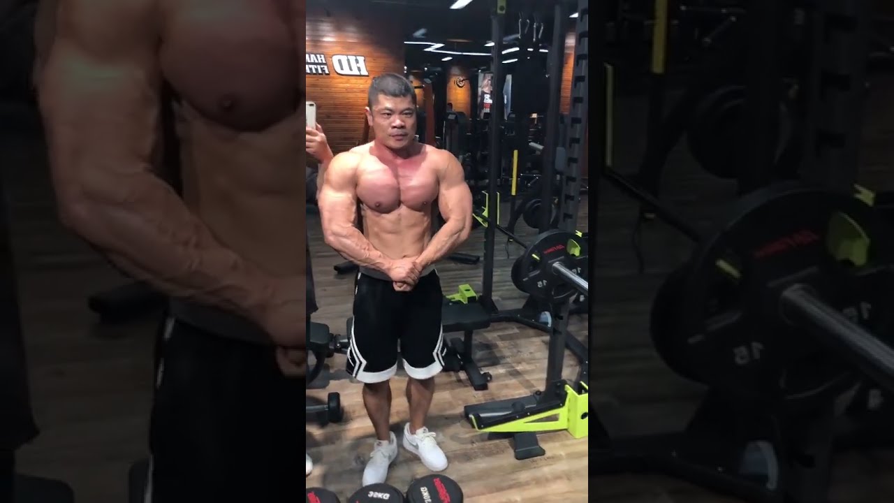 Chinese Bodybuilder Muscle Flexing #91