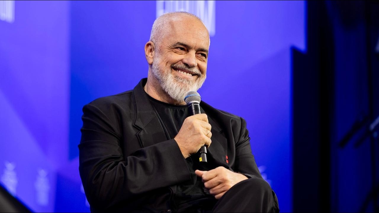 Delphi Economic Forum 🇬🇷🌍Conversation with Alexis Papahelas