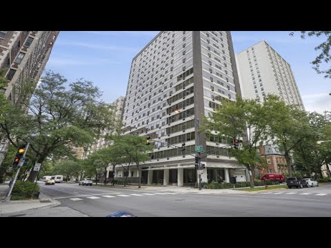 360 West Wellington Avenue, Chicago, IL Presented by Chris Stefani.