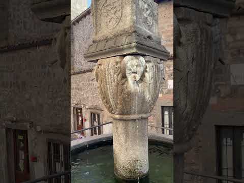 Fontana vecchia nel centro storico di #soriano nel Cimino (VT).