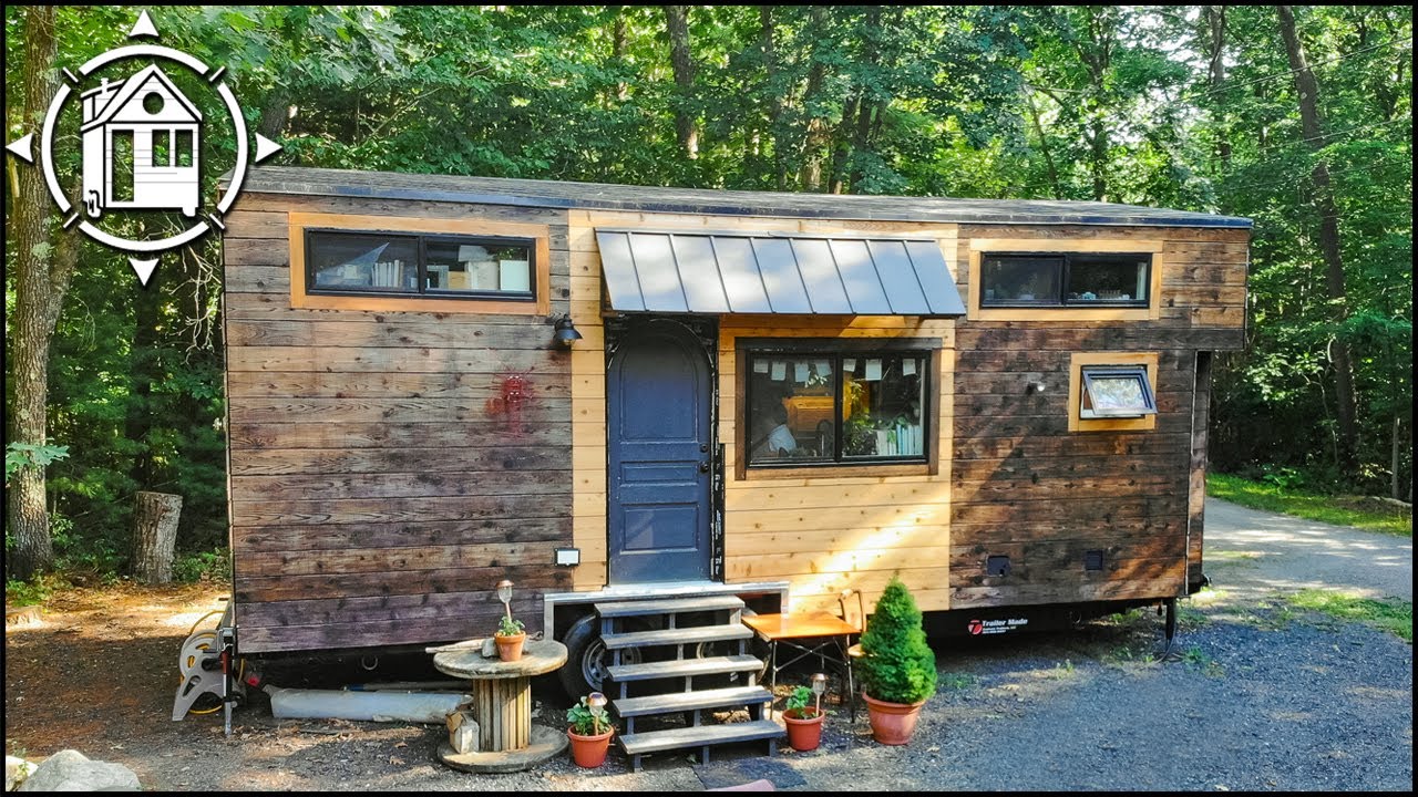 Young Couple Builds Their Own Cozy Home on Wheels for $30,000 ...