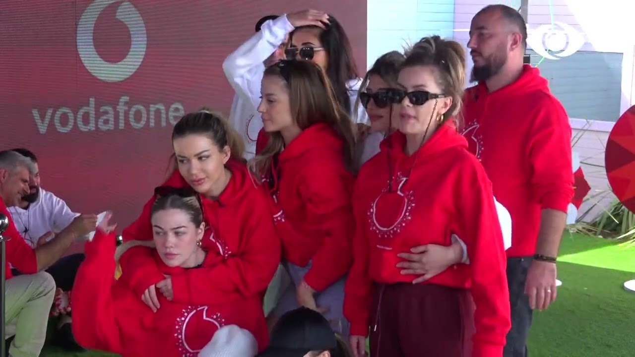 Banorët bëjnë foto të gjithë bashkë – Big Brother VIP 4