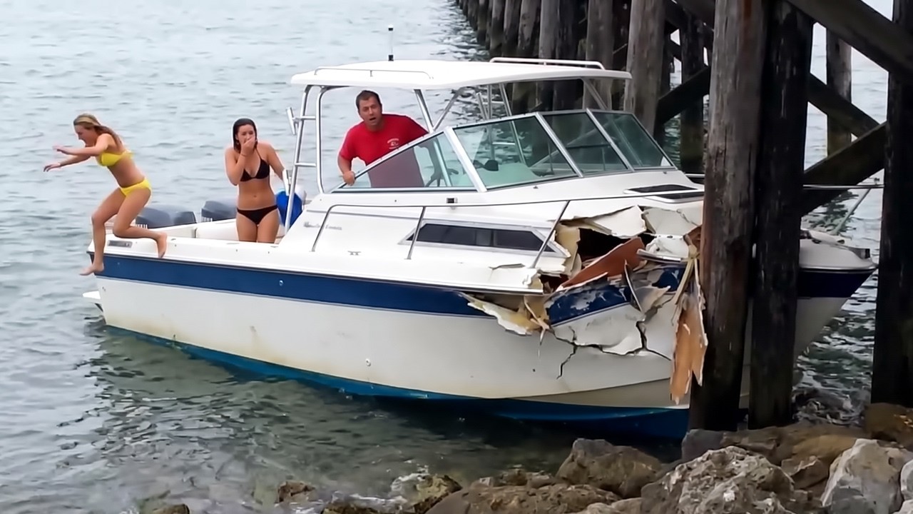 Idiots In Boats Caught On Camera