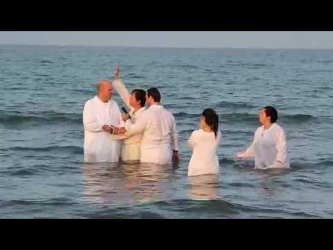 Battesimo in acqua per immersione di Luca De Pero, ex prete cattolico ...