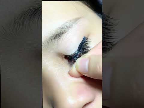 False eyelashes that can be put on immediately without glue.Do you want to try it?