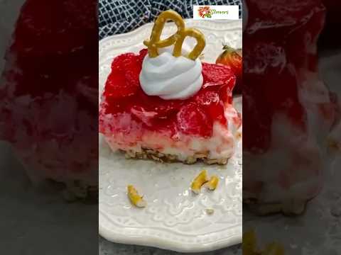 Super Easy Strawberry Pretzel Salad