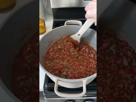 The best ONE POT dinner to make is chili! #shorts