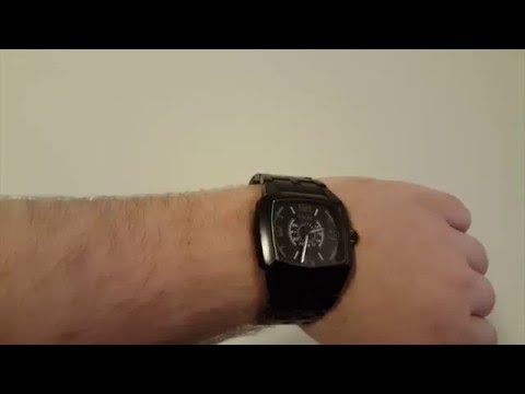 Ci 4825 - b-roll footage - Checking watch