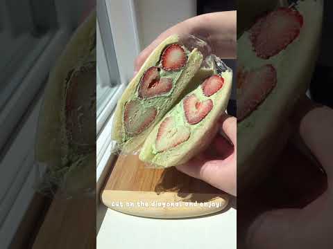Making an Easy Matcha Strawberry Sando Recipe!