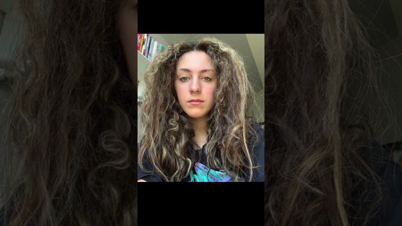 If you have poofy hair, it’s a sign that it might actually be curly hair. #frizzyhair #wavyhair