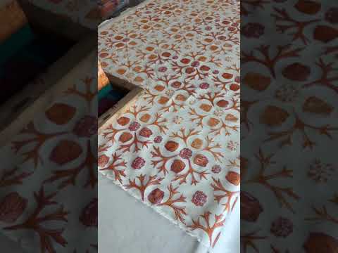 Screen Printing fabric by hand - Impression textile au cadre plat - AVA Paris