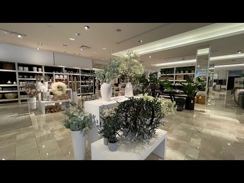 Crate & Barrel Tour