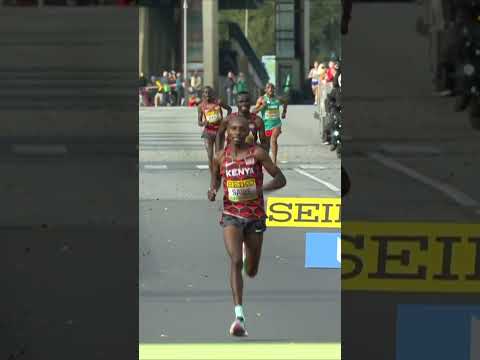 Incredible salute at half marathon finish 🤩 #athletics #WorldRunningChamps #riga #kenya #running