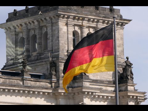 Schwarz-Rot-Gold Flagge zeigen mit Enrico Brissa
