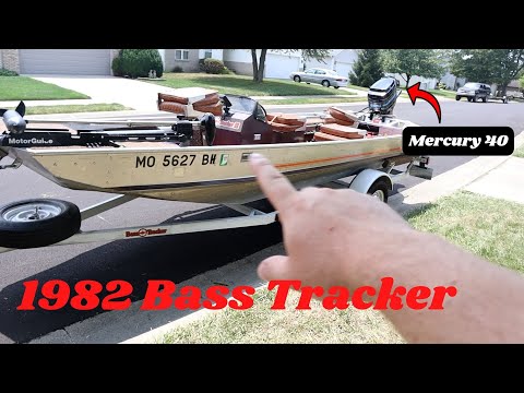 89 - 1982 Vintage Bass Tracker Boat / Mercury 40 HP Motor, Walkaround