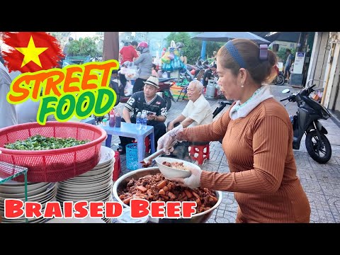 Great! Beef Stew Restaurant Attracts Many Local Customers - Vietnamese Street Food