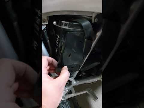 BMW 1200RT 2017 - Battery Removal