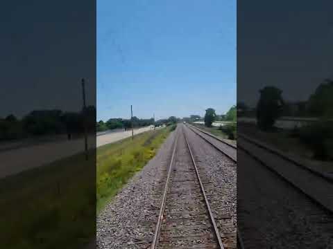 Metra UP North line approaching Great Lakes Stn