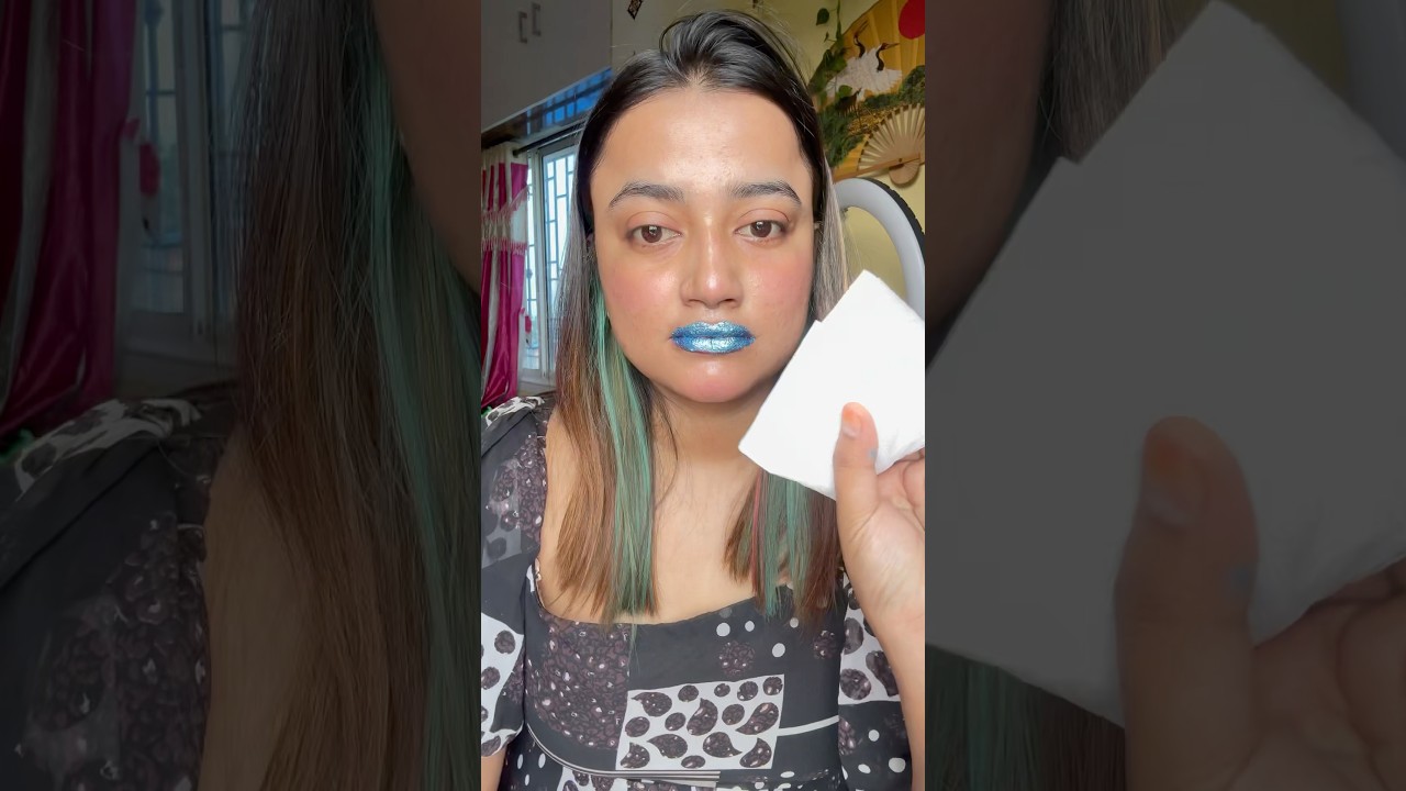 Colour Changeing Lipstick 💄😱🤯👄 #shorts #trendinghacks #viralshorts #viral #short #hack #viral #short