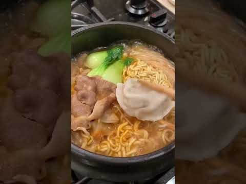 Making Ramen Hot Pot with my Earthen Pot #shorts #ramen #noodles #hotpot