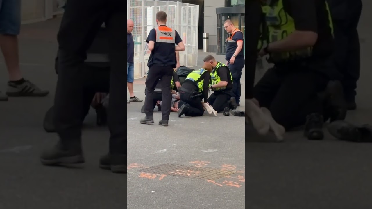 POLICE INCIDENT AT LEEDS TRAIN STATION