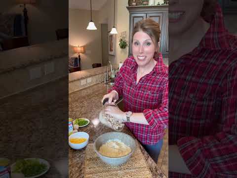 Chicken Cornbread Casserole RECIPE on dinnerin321.com #recipe #chicken #dinner #easyrecipe #yummy