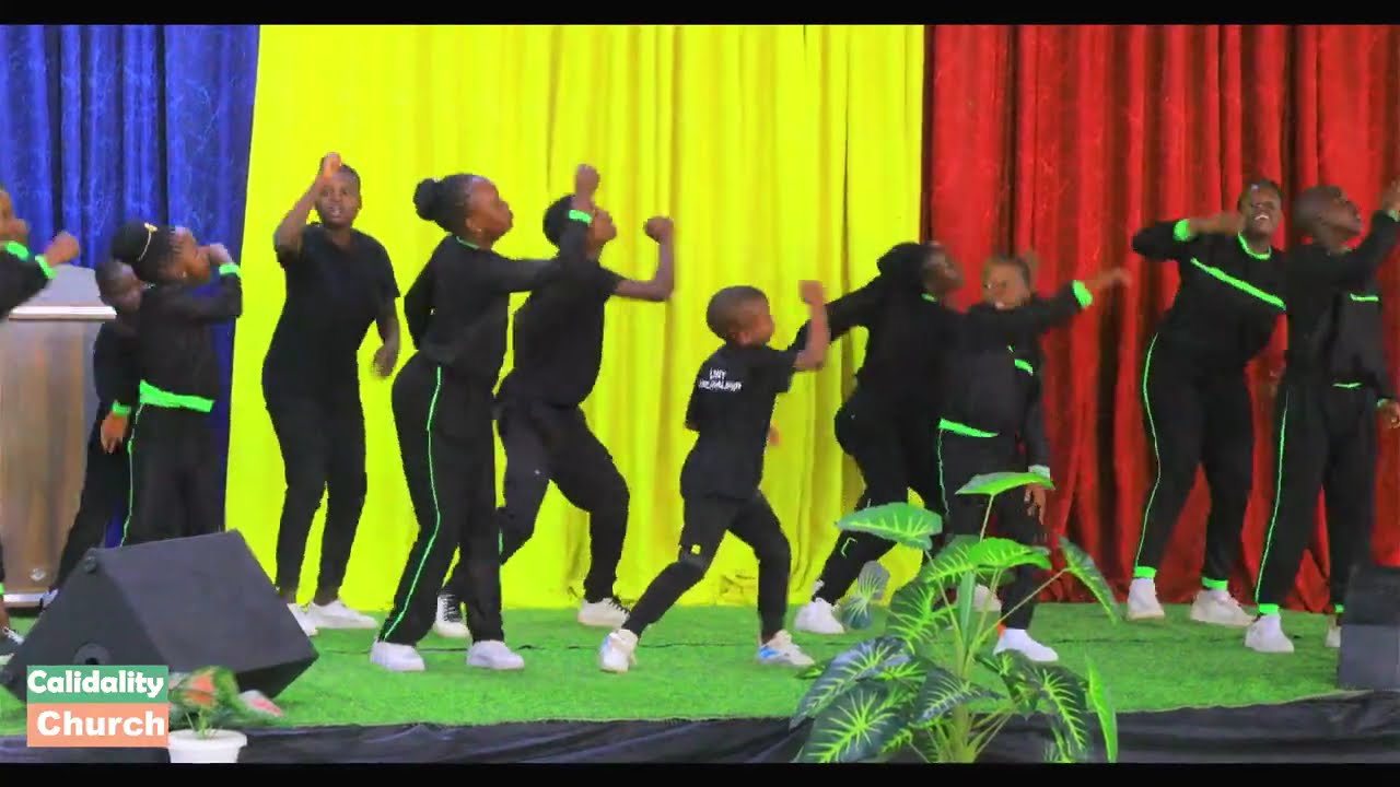 Akeseza Obudde feat. Calidality Mega Dancers-