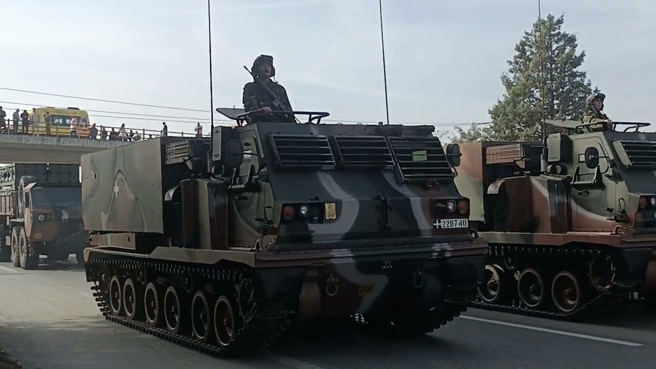Βίντεο: Οι γυναίκες του Στρατού παρελαύνουν με άρματα μάχης στη ...