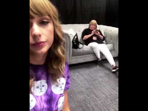 Taylor Swift asking her Mom Andrea What delicate Dress to wear