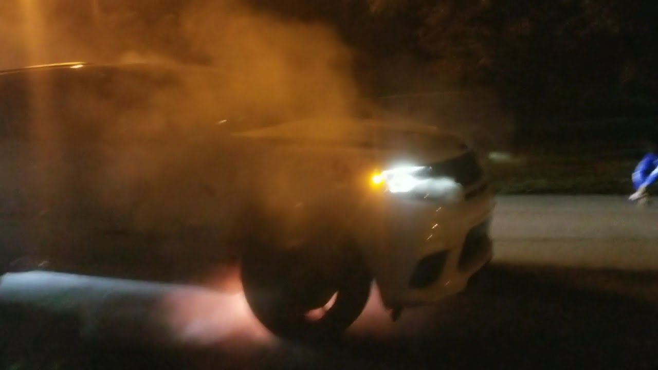 Jeep Grand Cherokee Trackhawk Wants to Drag Race BMW M8, Catches Fire ...