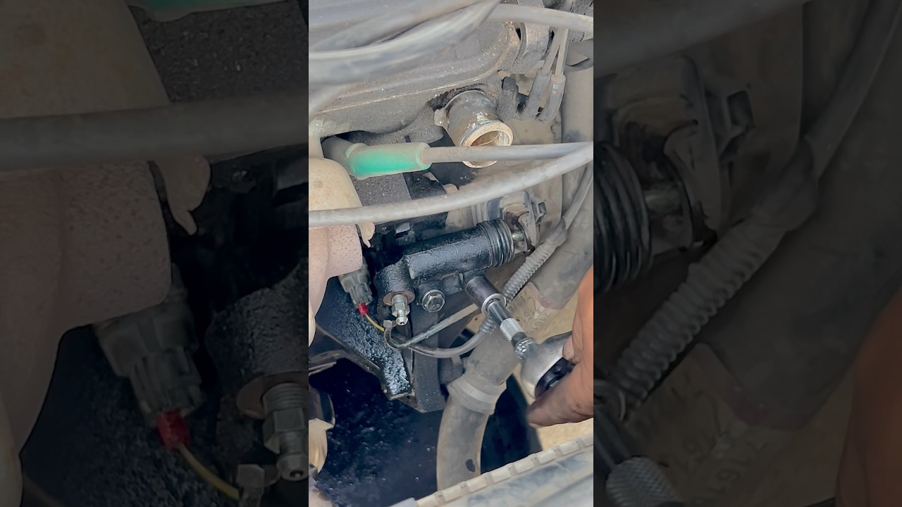 Clutch slave cylinder replacement @elchanojose #clutch #piston #hydraulic #new #dot3 #mechanic #fy