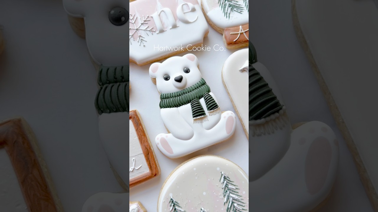 🐻‍❄️Polar Bear Cookie #cookiedecorating #cookievideos #cookies #sugarcookies #royalicing #icing
